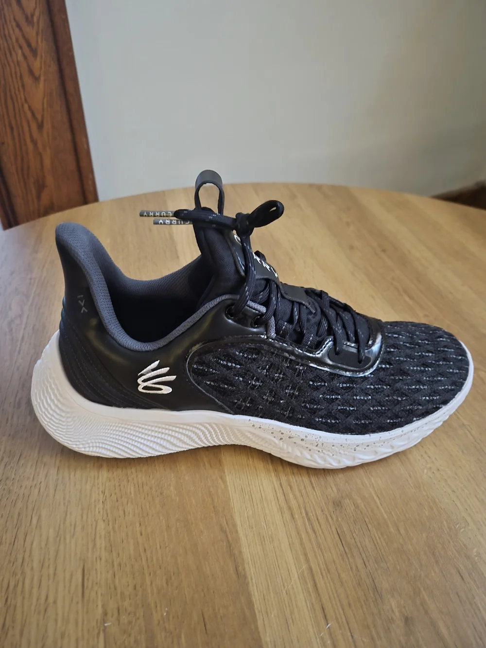 Stephen Curry | Shoes | Stephen Curry Black And White Mens Running ...